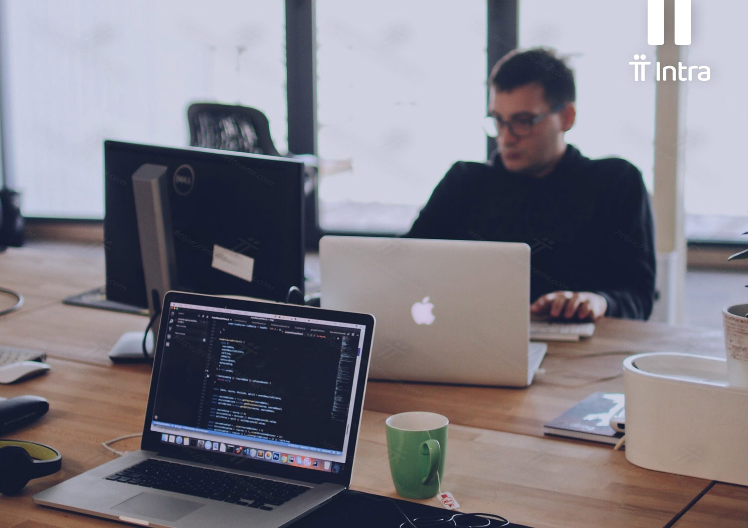 Software de intranet SaaS x software de intranet auto-hospedado